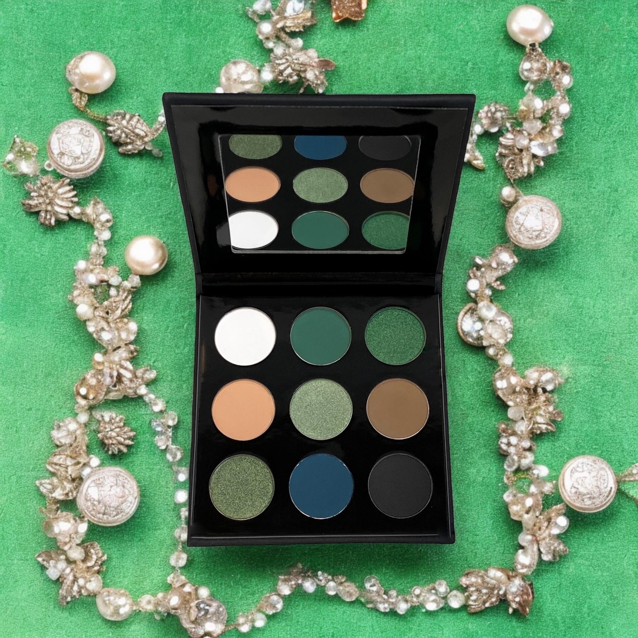 Load image into Gallery viewer, JADED EYESHADOW PALETTE